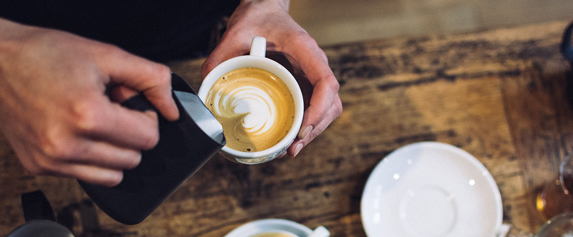 A IMPORTÂNCIA DE QUEM SERVE O CAFEZINHO - Refletir para Refletir